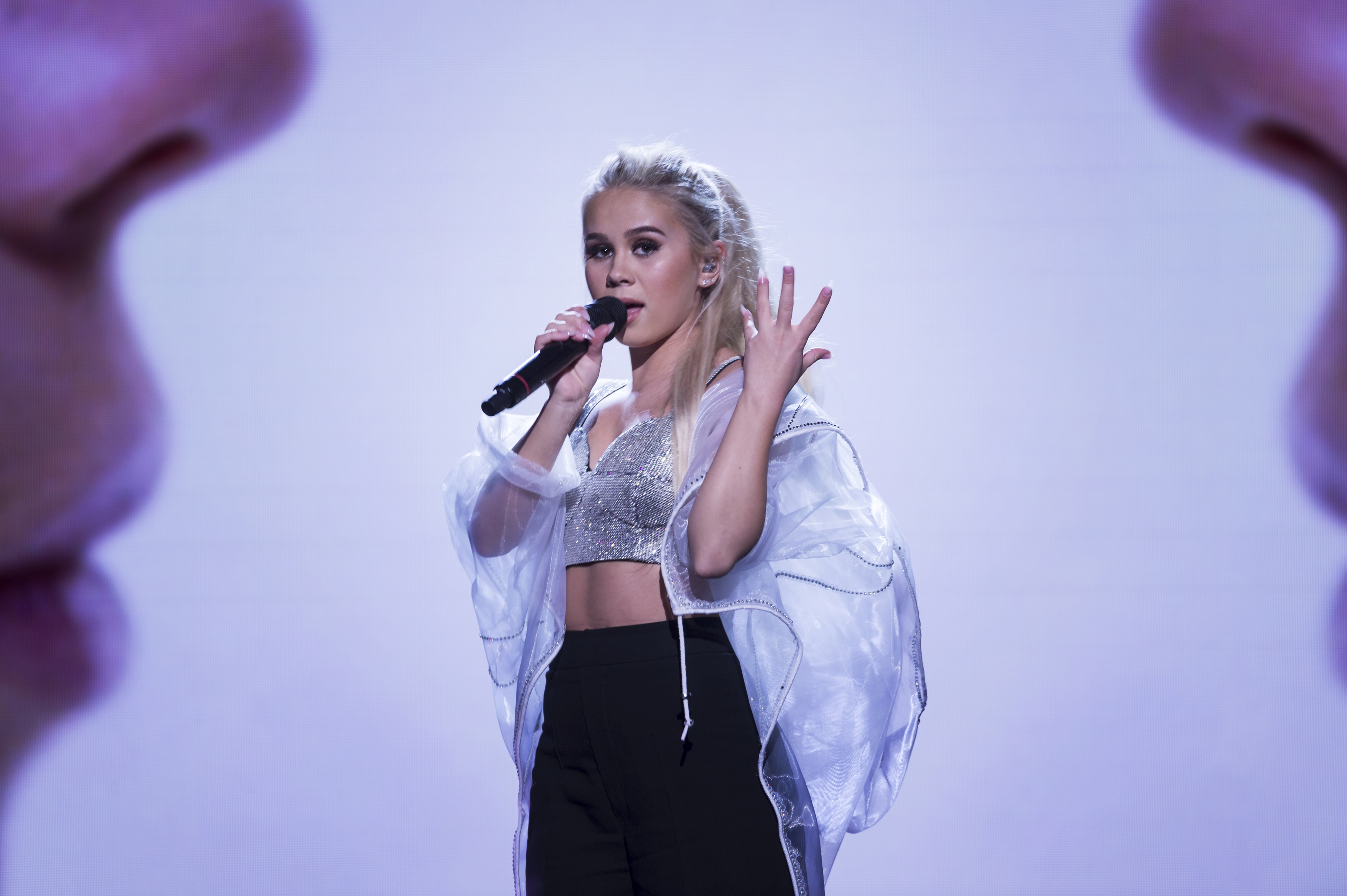 Fil:Lisa Ajax I Don't Give A Melodifestivalen 2017.jpg - Mellopedia