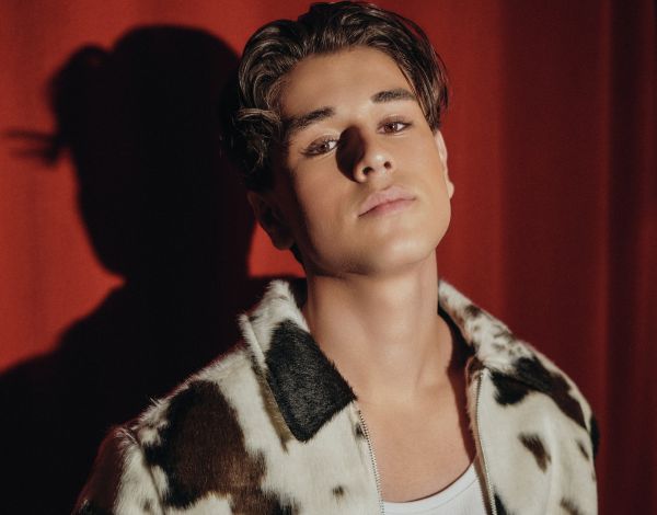 Glitter – Allt om Arwin i Melodifestivalen 2026