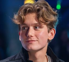 Vår första gång – allt om Adrian Macéus i Melodifestivalen 2025